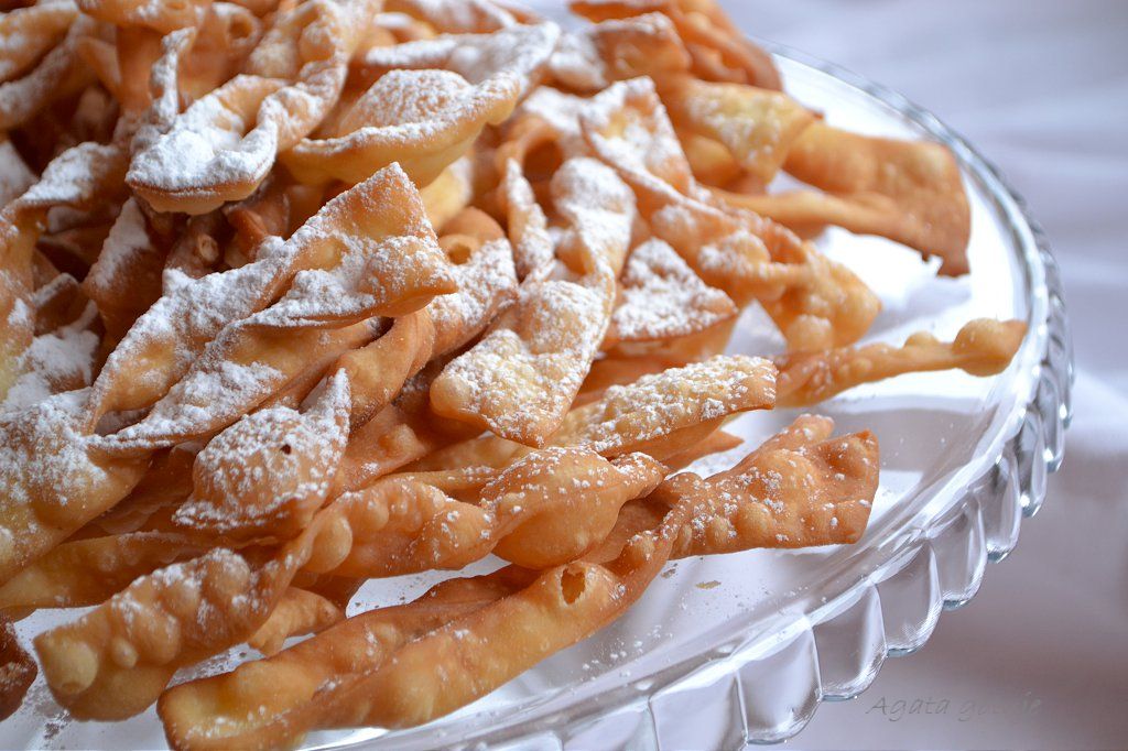 Faworki (chrusty) – Kobieta Wszechjedząca