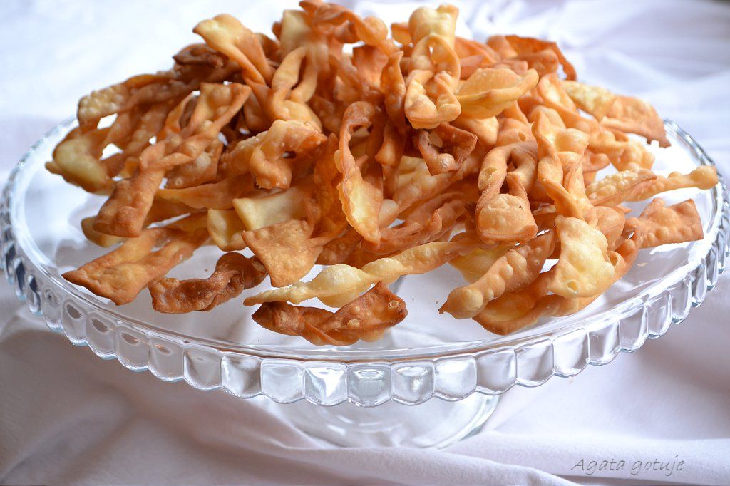 Faworki (chrusty) – Kobieta Wszechjedząca